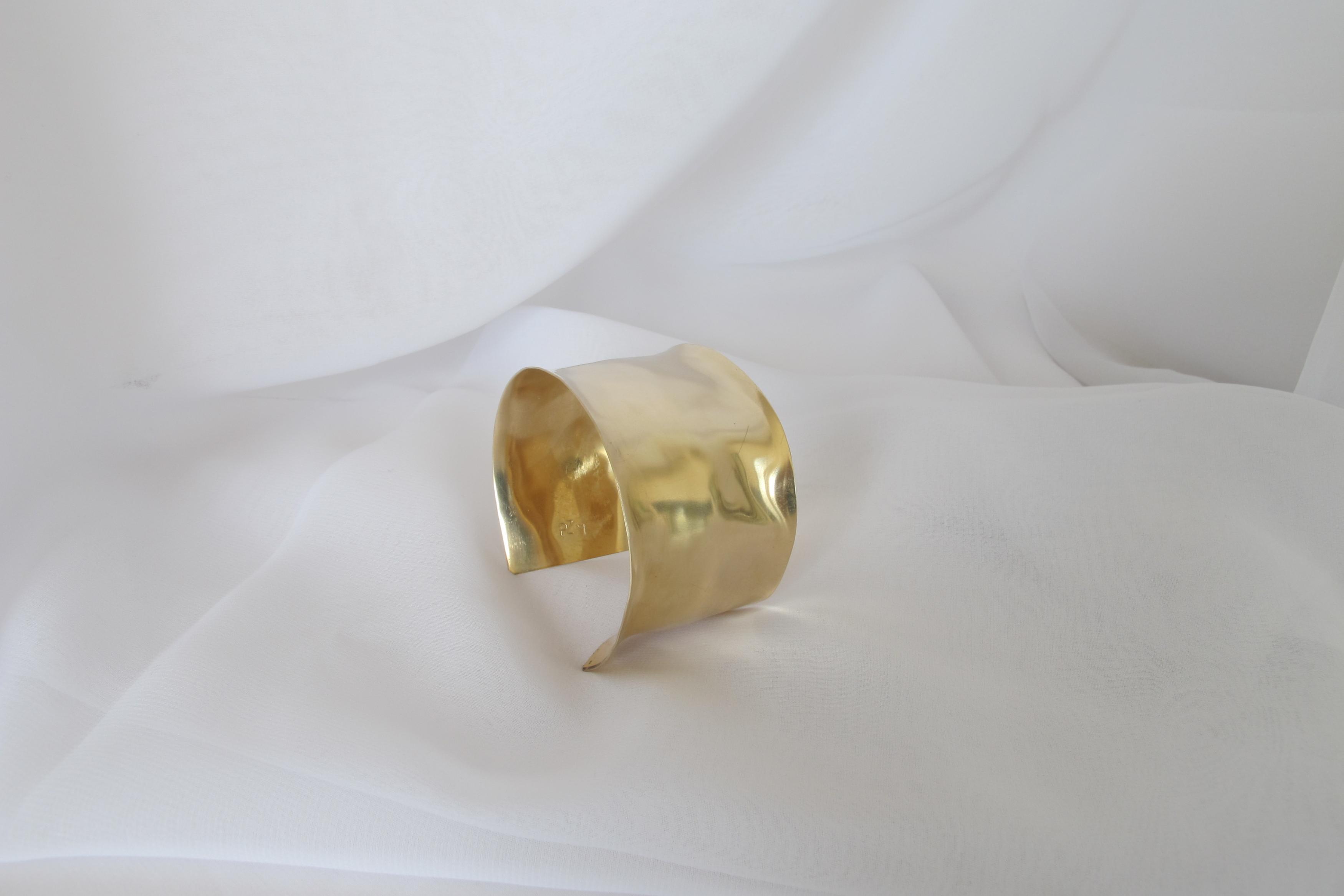 Hammered Brass Cuff, Artisan Forged Wide Cuff, Gold Tone on Luulla